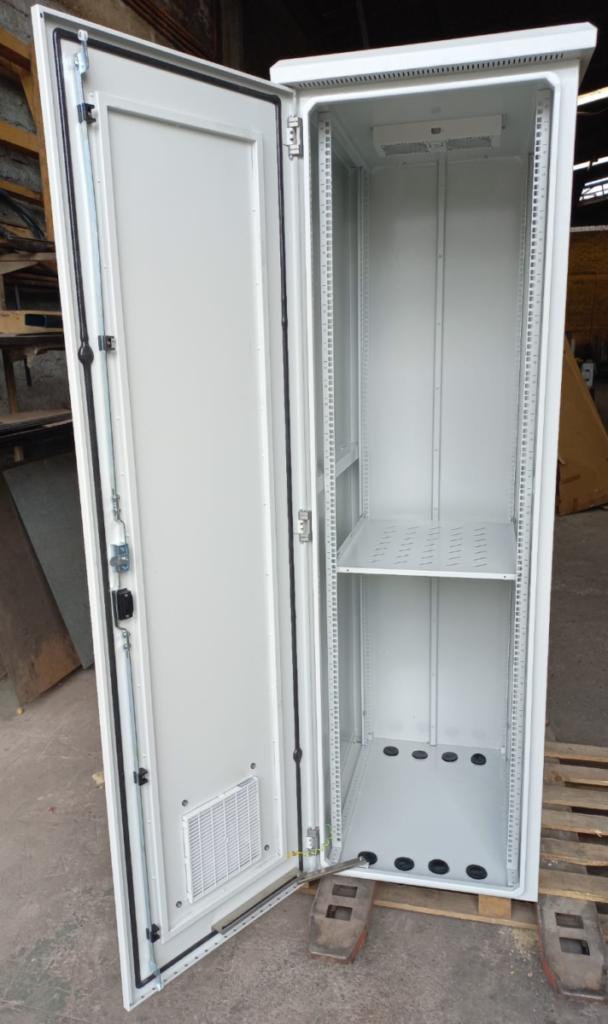 Rack Exterior Telecomunicaciones de Piso 42 UR 600 (ancho) X 800 (prof ...