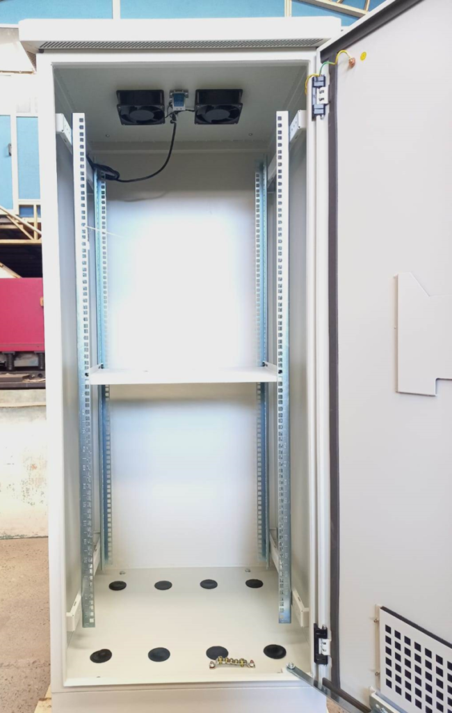Rack Exterior Outdoor de Piso IP 65 de 22 UR 600 Ancho x 600 Prof ...